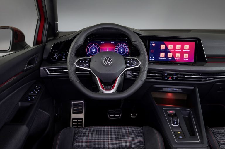 Interni nuova VW Golf GTI 8 2020 - Sovrasterzo